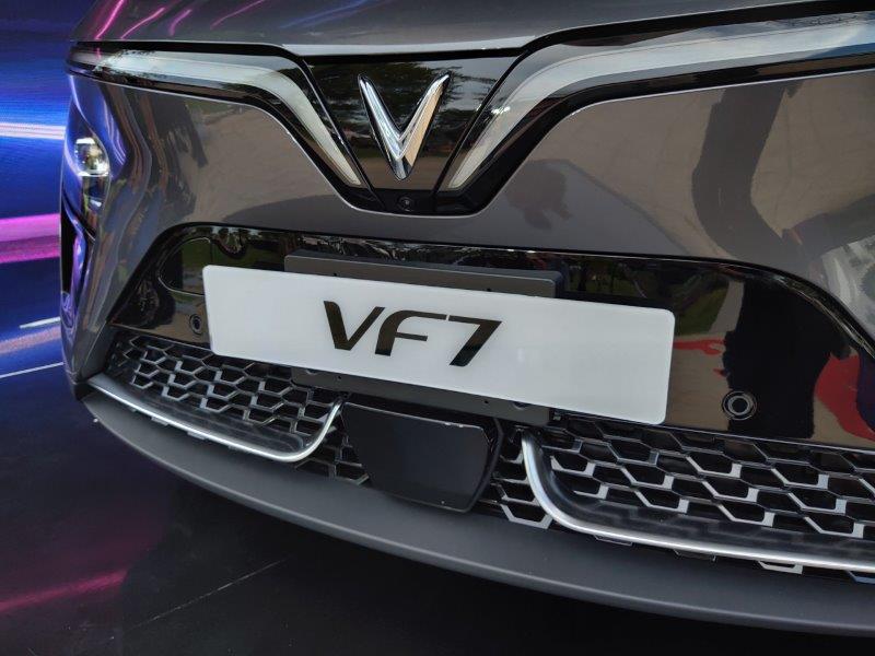 Cảm nhận nhanh lái xe điện SUV coupe VinFast VF7 mới nhất